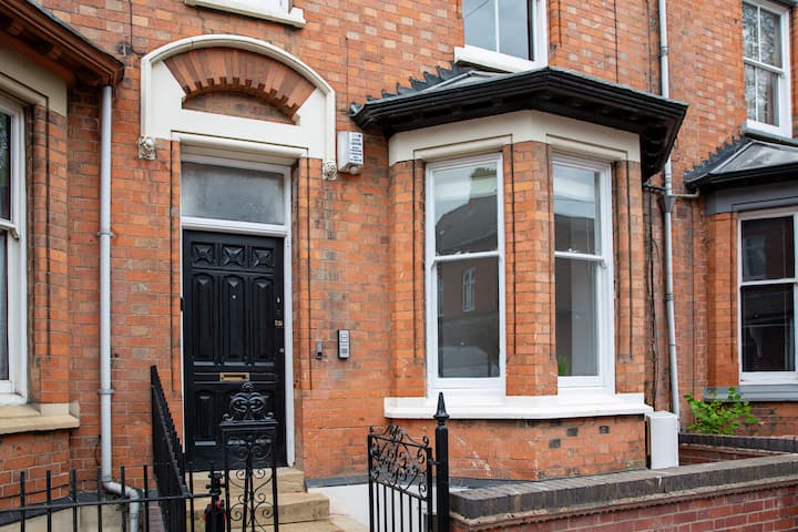 Spacious 2 Bed Apartment | Patio | City Centre - Leicester