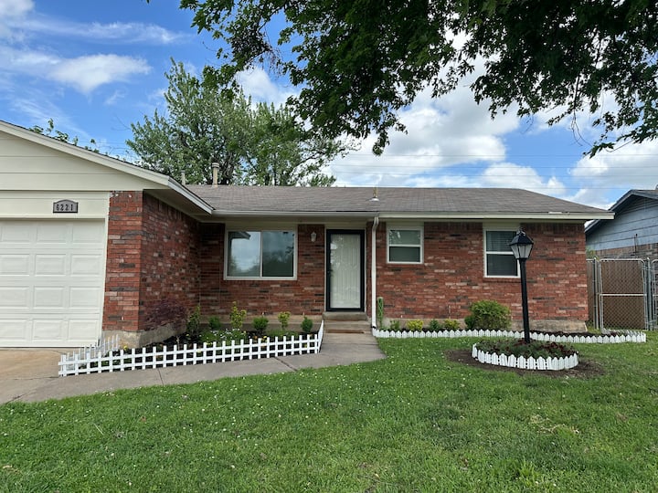 A Home For Guests On Budget. - Broken Arrow, OK