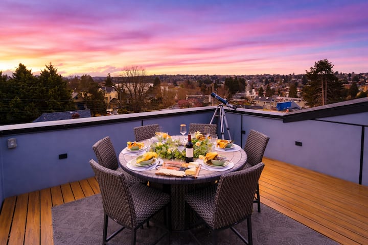 Rooftop · Game Room · Sleeps 11 · Lake View - Kenmore, WA