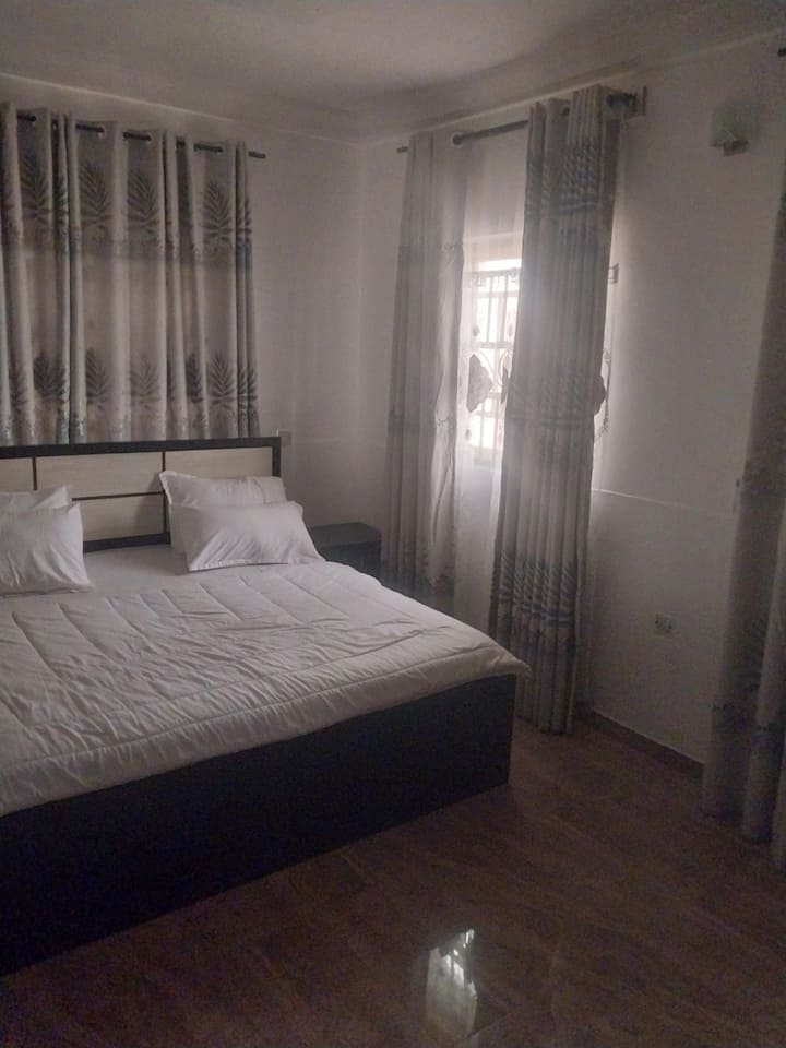 Lovely Two-bedroom Apartment In Rayfield - 喬斯