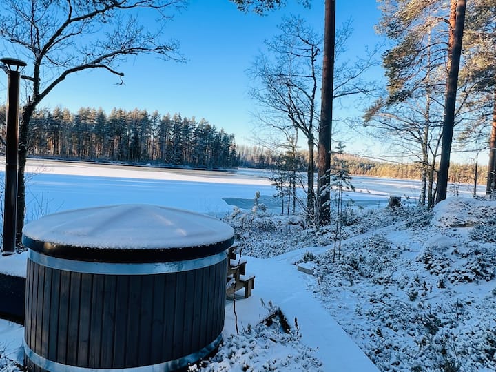 Sunset Lakefront Old-growth Forest Guesthouse - Toivakka
