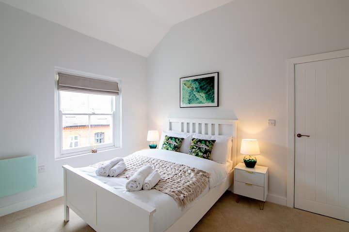 2 Bed City Apartment | Patio | Walk To Dmu - Leicester