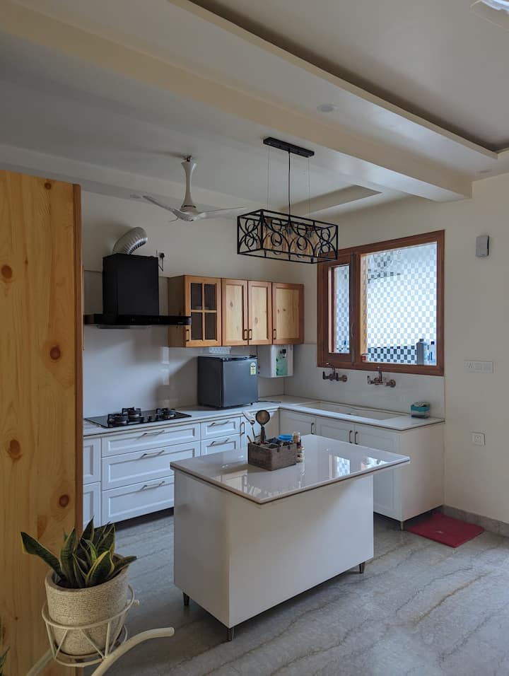 Charming 2bhk Near Jubilee Walk - Chandigarh