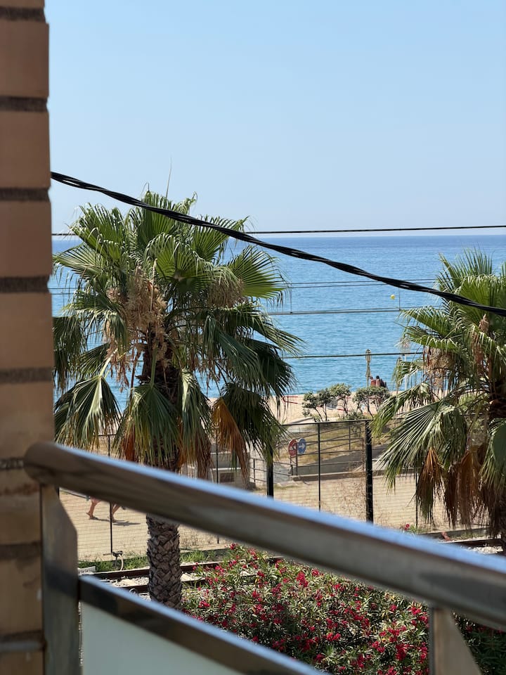 Beachfront Apartment Near Barcelona Sea View1linea - Santa Susanna