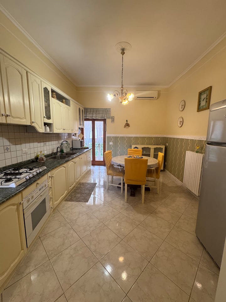 Appartamento Centro Città, Vicino Alla Spiaggia - Castellammare di Stabia