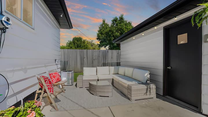 King Bed, Fenced Yard, Private Patio, 3 Bedrooms - Fort Wayne, IN