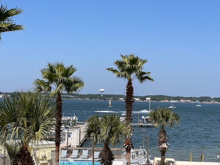 Dolphin Delight: Buena Vida Soundview Town-home - Navarre, FL