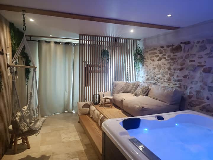 Au Milieu Des Secrets – Détente Et Spa Privé - Villefontaine