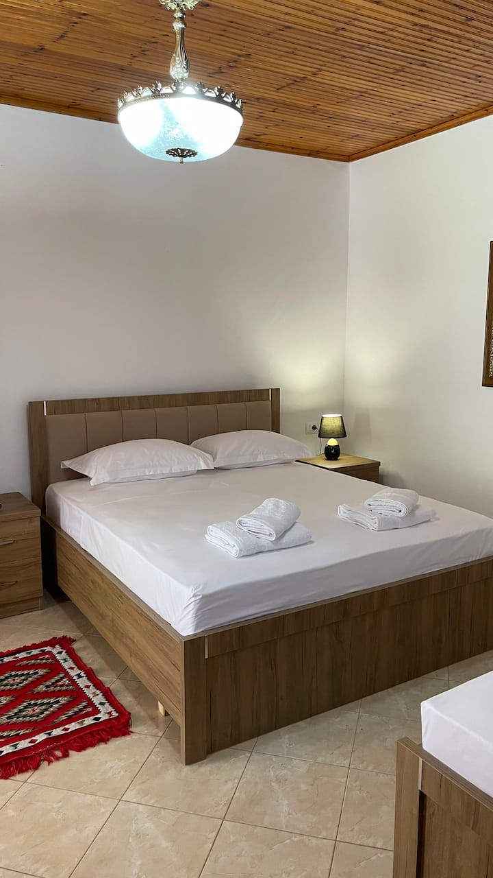 Meroli Guesthouse
- Quadruple Room With City View - Distretto di Berat
