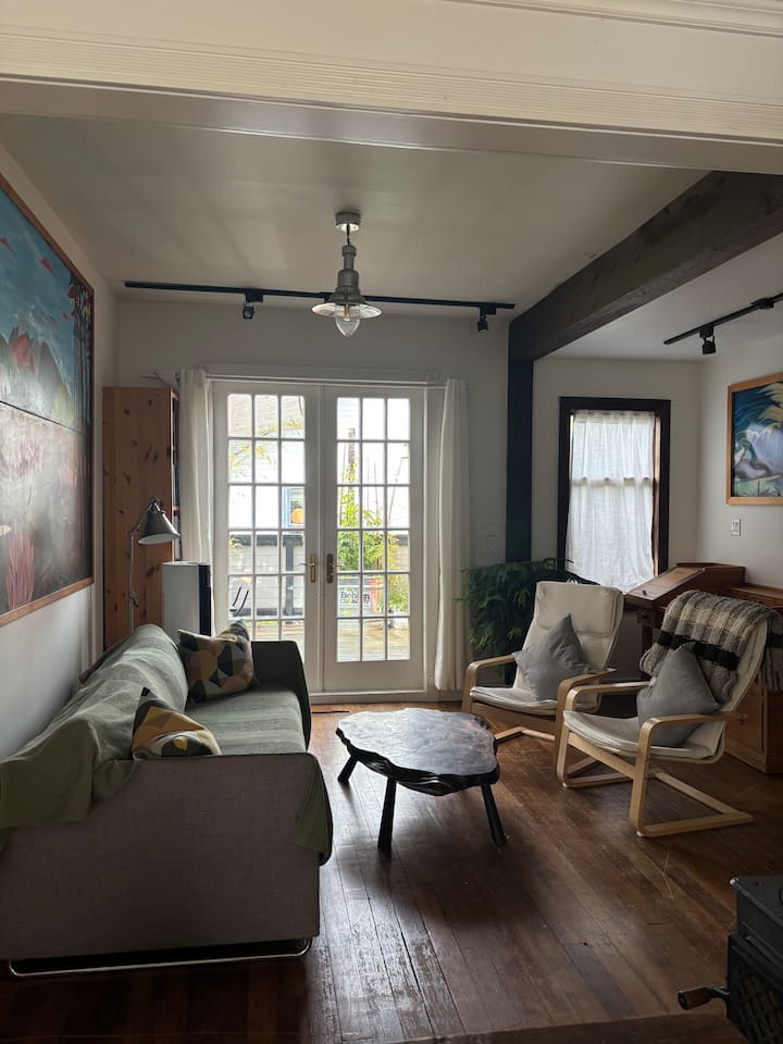 2bdrm Entire House Downtown W/yard - Squamish