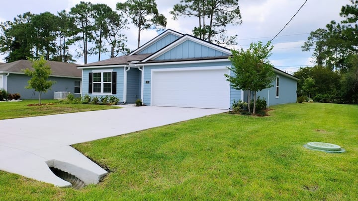 Casa D’ Luna
Modern & Elegant Home! - Palm Coast