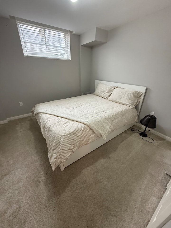 Basement Suite Available In Bowmanville - Bowmanville