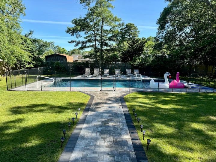 Chic Pool House With New Furniture - Close To All - Hampton Bays, NY