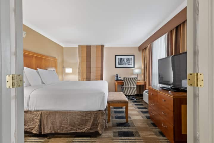 Couple's Hotel Suite Near Nyc & Ewr | Sleeps 2 - Staten Island, NY