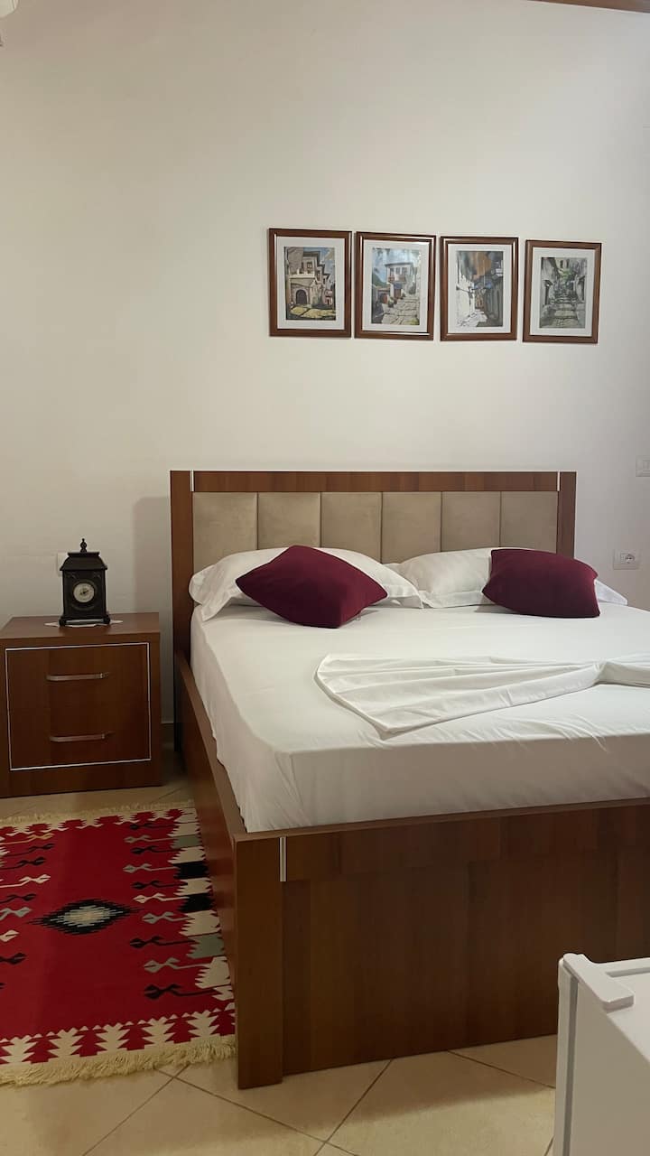 Meroli Guesthouse 
- Triple Room With City View - Berat
