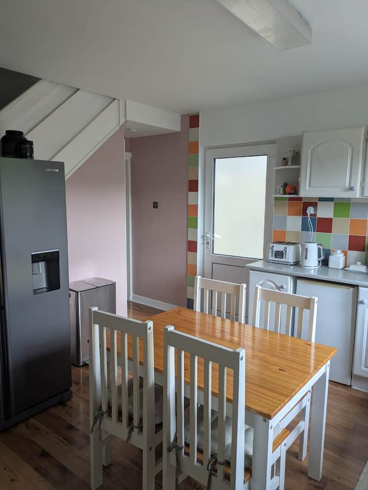 Bright, Airy Room With Cityscape - Galway
