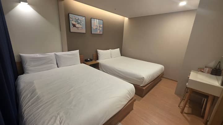 Qq 2805#해운대역3분#퀸베드2개#패밀리숙소#4인전용#무료짐보관#ott#3인쇼파#식탁 - Busan