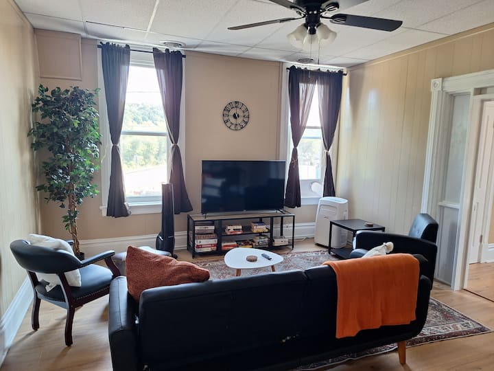 2 Bedroom - Walkable - Scenic Views - Oil Creek State Park, Oil City