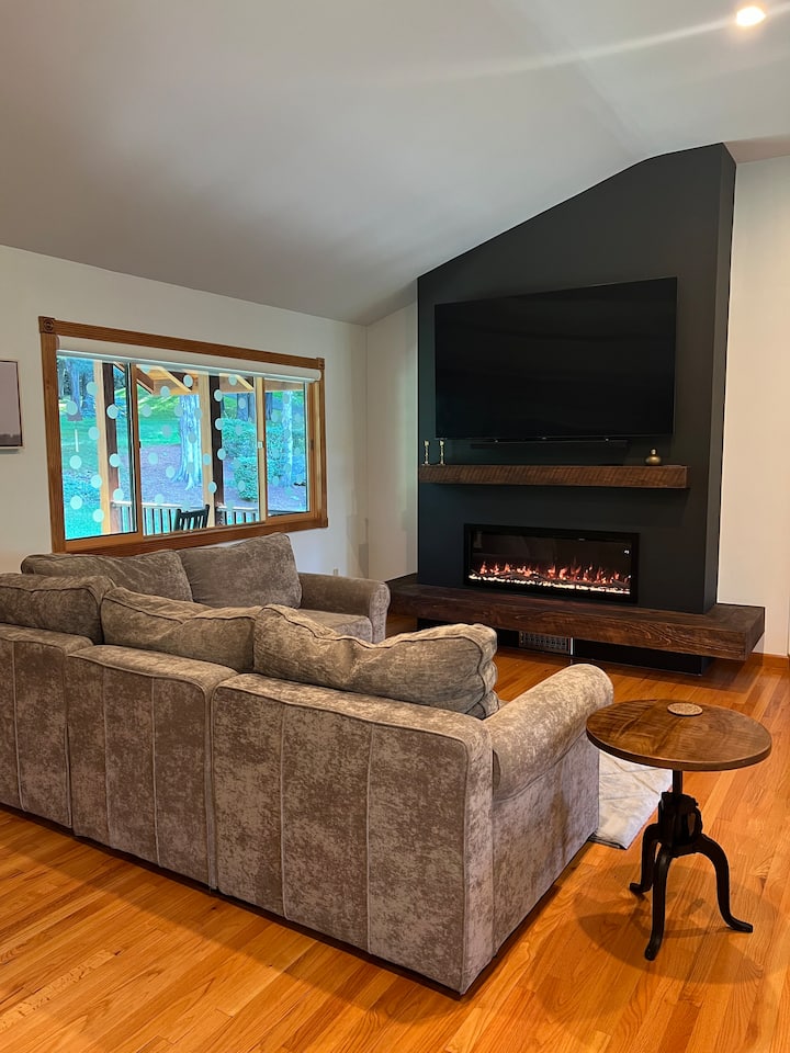 A Nestled Retreat On 15 Acres - Bethel, CT