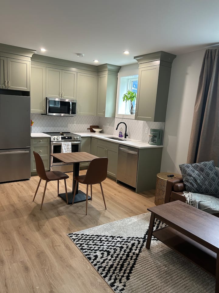 Modern Suite - Wd To Dt & Hospital - Cranbrook