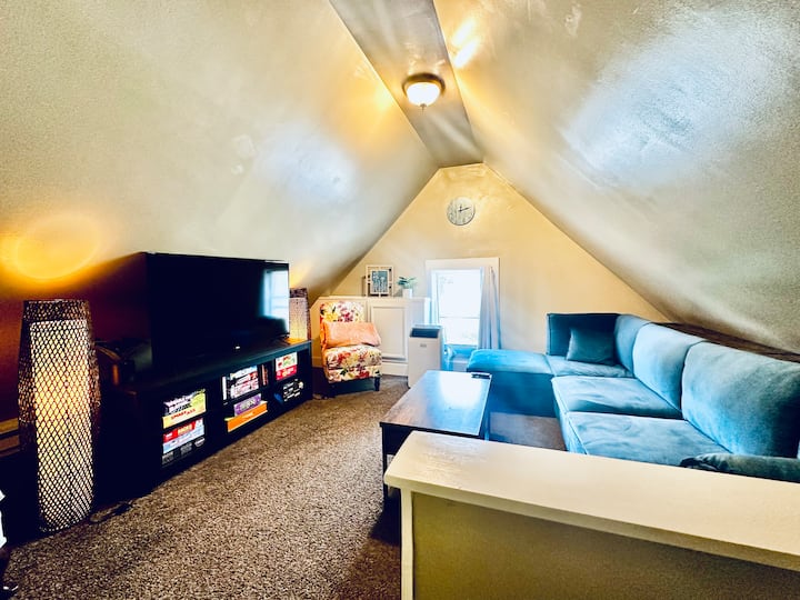 Comfy Private 2-bedroom Walkable To Suny Cortland - SUNY Cortland