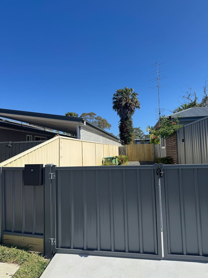 Coastal Hideaway By Lake - Central Coast