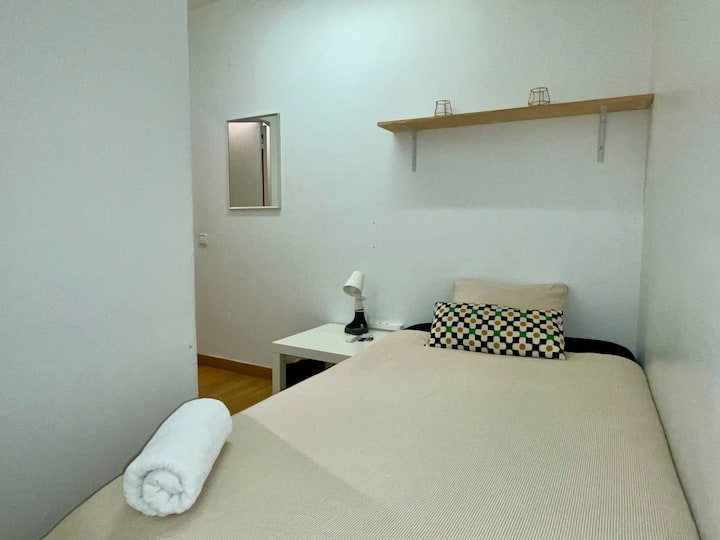 Amazing Room For One - Barcelona