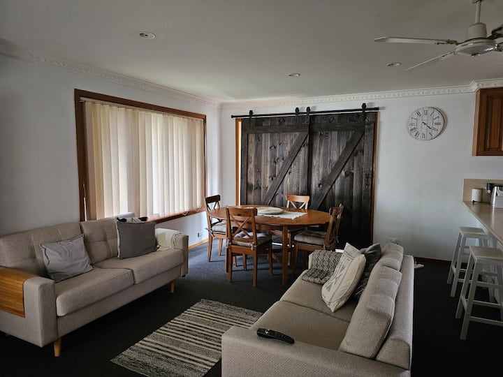 Hepburn Retreat, Sun Room, Kids Games Room - Guildford