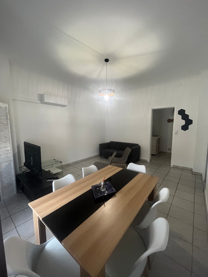 Appart Chaleureux Et Lumineux - Nîmes