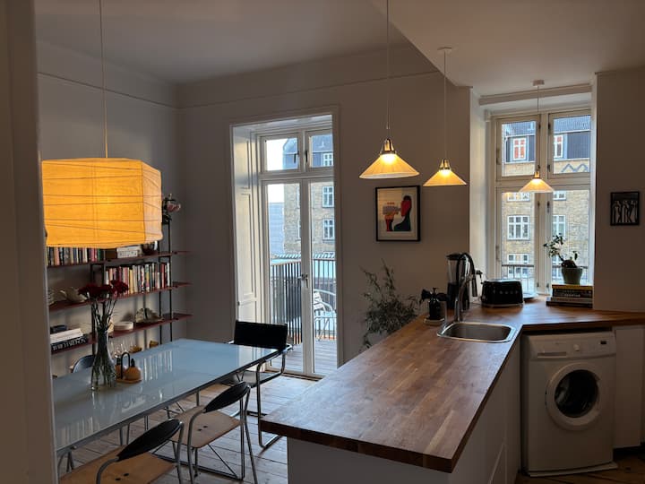 Spacious Apartment With Sunny Balcony In Hip Area - Copenhagen