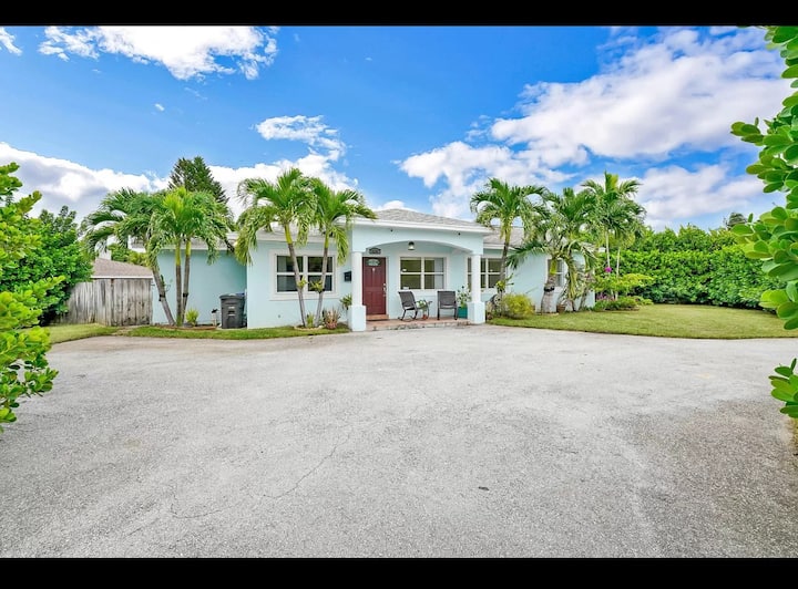 Spacious 5bdrm, 3bath Ideal For Families & Groups! - West Palm Beach, FL