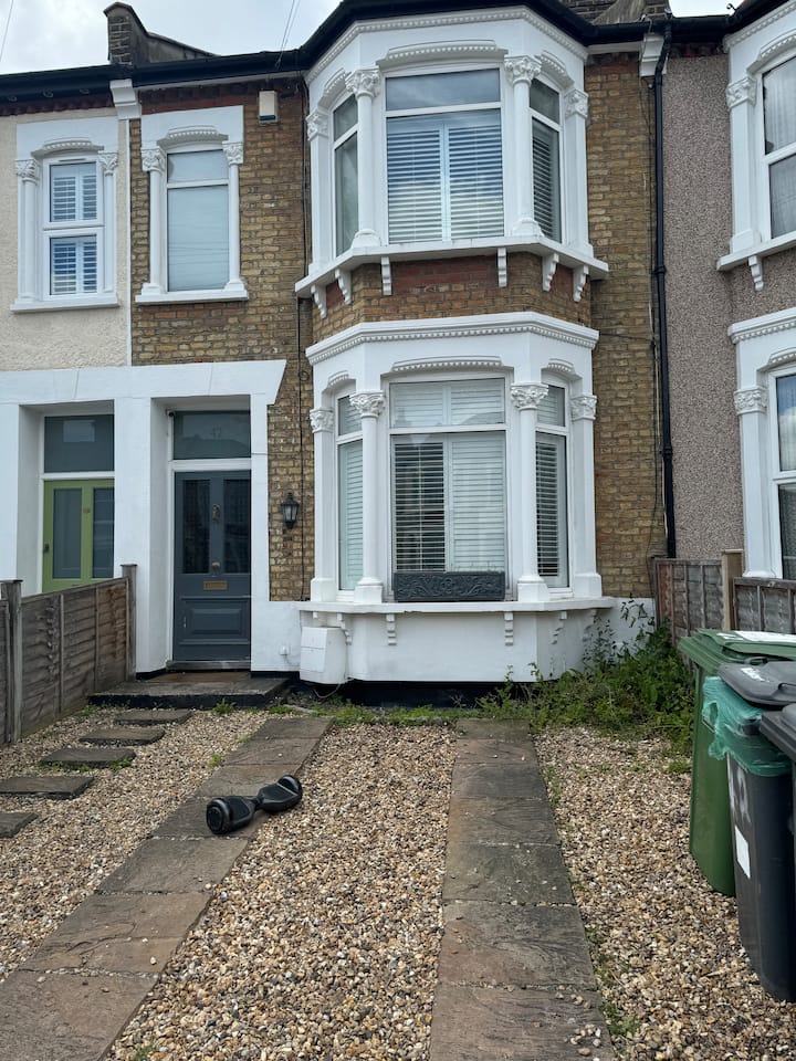 Chez Moi - Beckenham