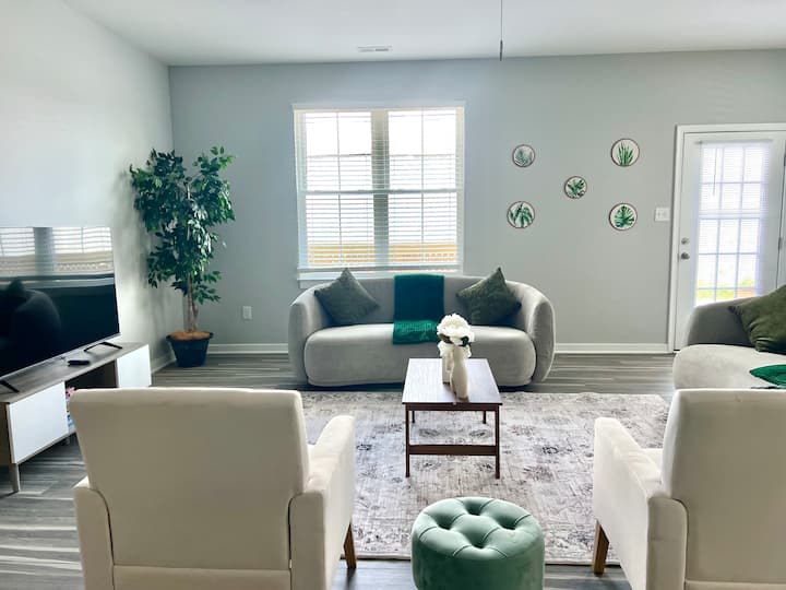 Grand Getaway In The Heart Of Rva - 5bd 5.5ba - Richmond, VA