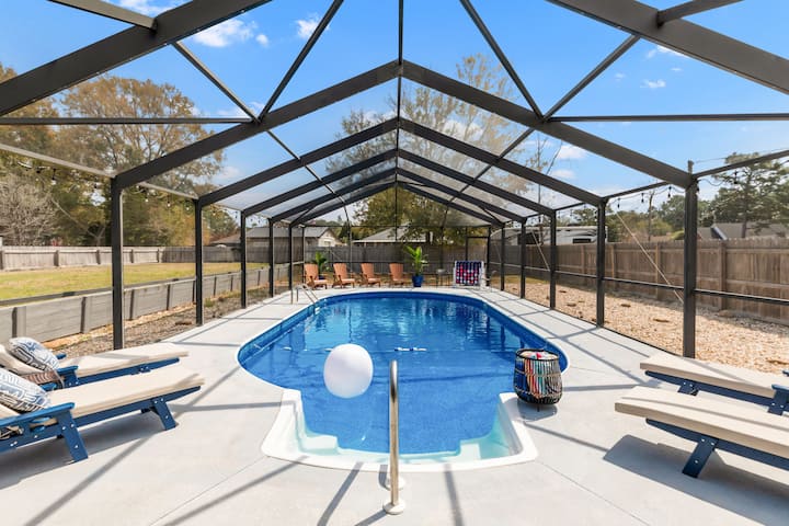 Deep Blue Dive • Heated Pool •Game Room •Sleeps 16 - Navarre, FL