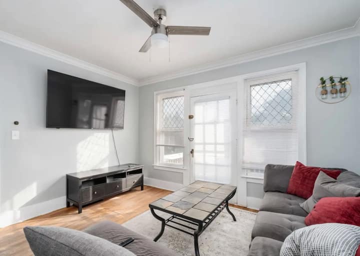 Cozy 1bd Grosse Pointe Apt - Grosse Pointe, MI
