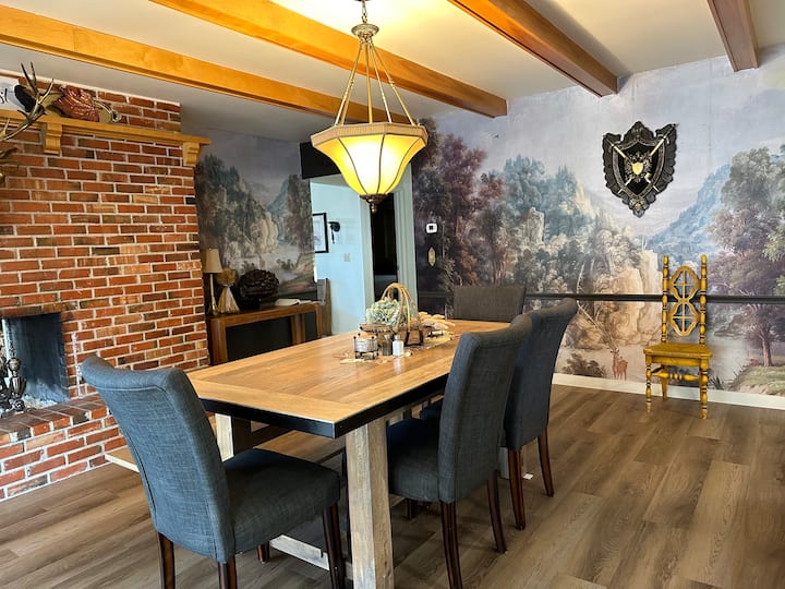 The 𝐄𝐧𝐜𝐡𝐚𝐧𝐭𝐢𝐧𝐠 Storybook Cottage 4 Bedroom - Rupert, ID