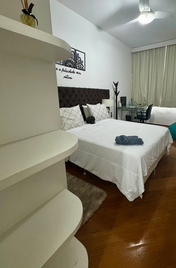 Apartamento C/ Vista Mar • Entre Ipanema E Leblon - Rio de Janeiro