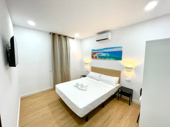 S5 - Huge And Minimalist King Room With Terrace - Viladecans