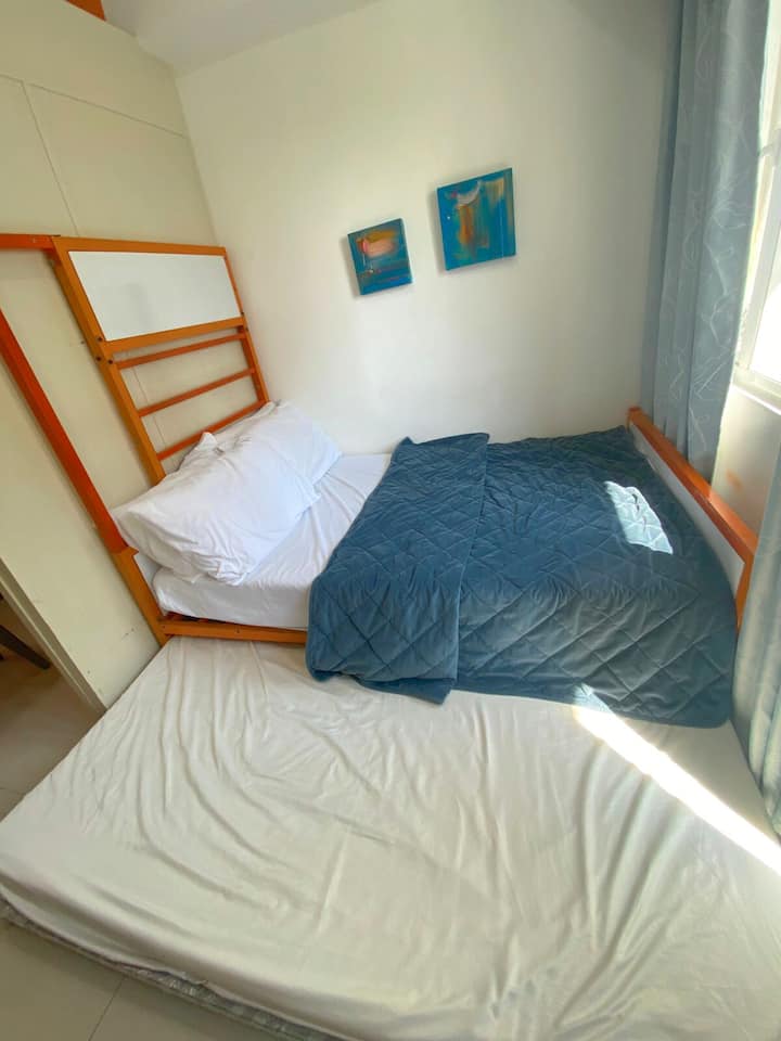 Nice 1br Pool View Inside  Sm Southmall Complex - Las Piñas