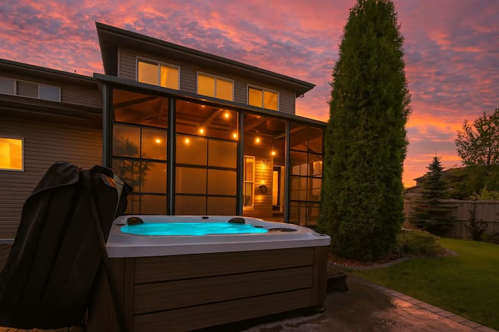 *Bright Luxury Home*hot Tub*sunroom*king Bed*ac* - Edmonton
