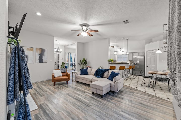 Relax In Frisco | Modern 3br | Foosball | King Bed - Frisco, TX