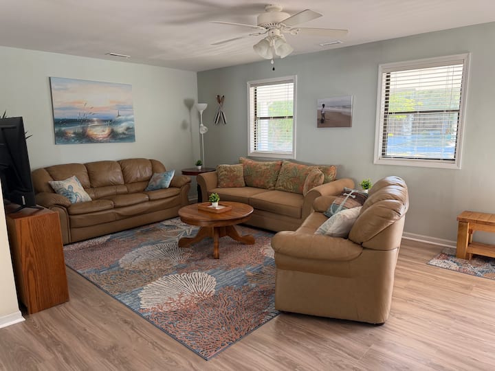 Cozy Beach House - Oak Island, NC