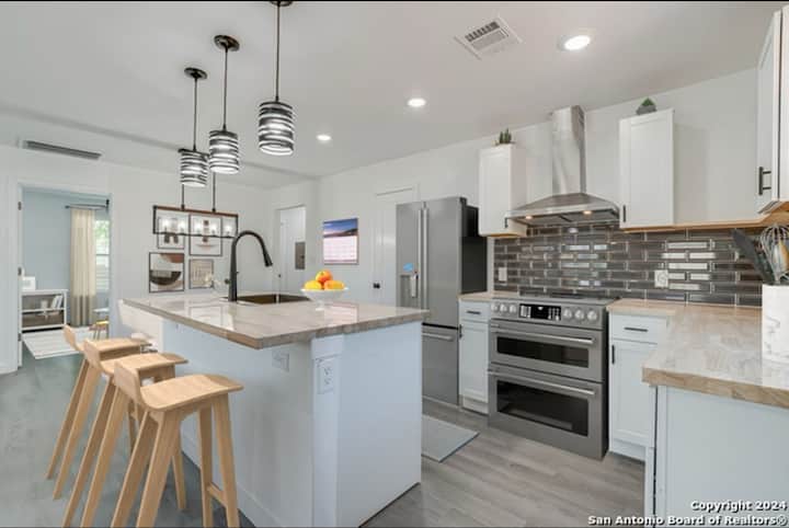 5 Bedrooms House Min To Airport Pet Friendly - San Antonio