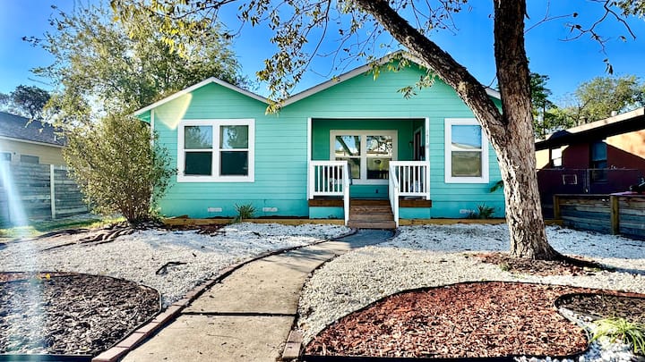 5 Bedrooms House Min To Airport Pet Friendly - San Antonio, TX