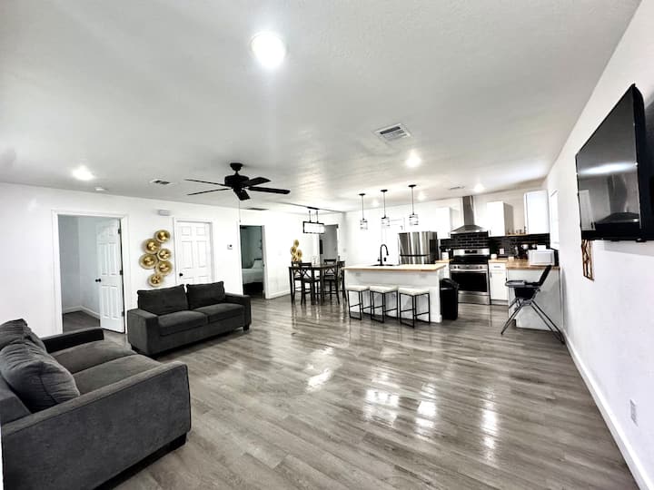 5 Bedrooms House Min To Airport Pet Friendly - San Antonio