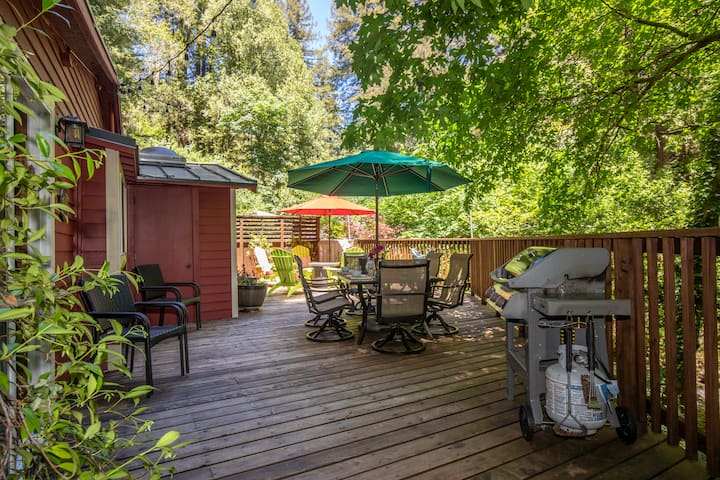 Creekside Cabin With New Hot Tub - Jenner, CA