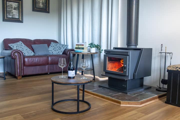 Stunning Views
Ideal Location
Gorgeous Home - Currawong Rd