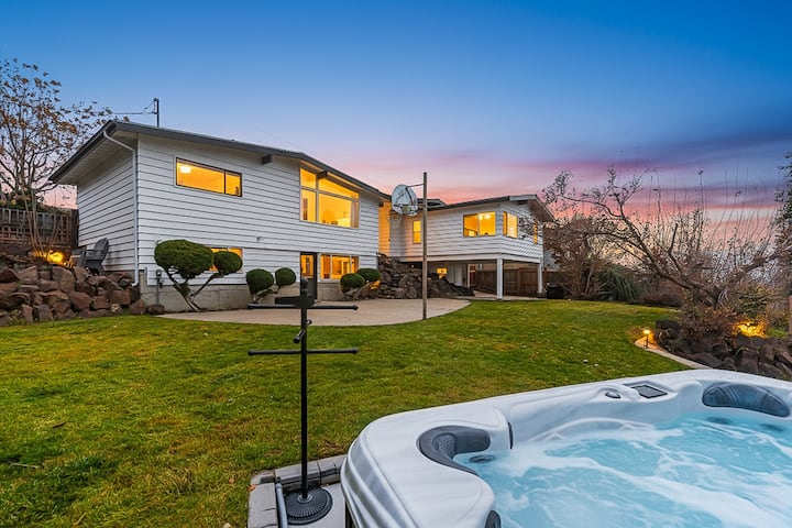 Spacious 5bed Mtn View-hot Tub, Fire Pit, Arcades - Meadow Lake, Malaga