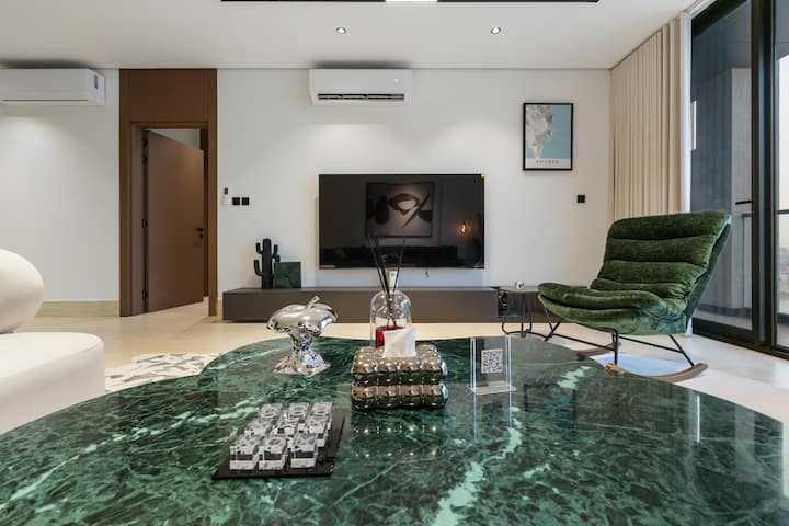 Luxury Sea Apartment • 4 Bd • 2 Tvs - Dammam