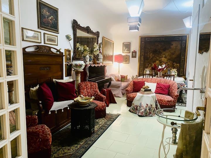 Palace Marchese Mortillaro Lacasadielenaballaro’ - Palermo, Italia